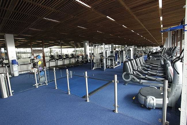 Sport venue Royal Commonwealth Pool for the team training camps