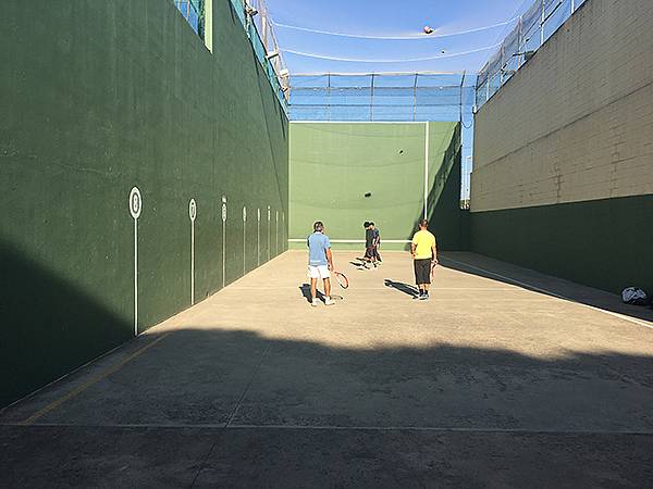 Sport venue Tennis Pineda Gava for the team training camps