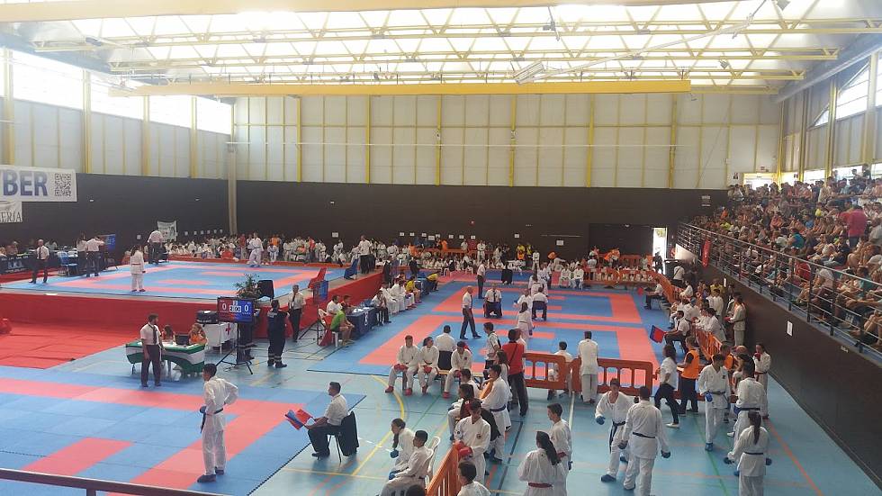 Sport venue Covered Pavilion and Pool Complex for the team training camps